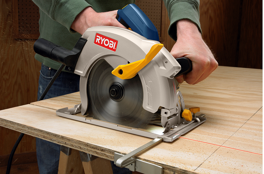 How to Use a Circular Saw. For beginners - 普象网