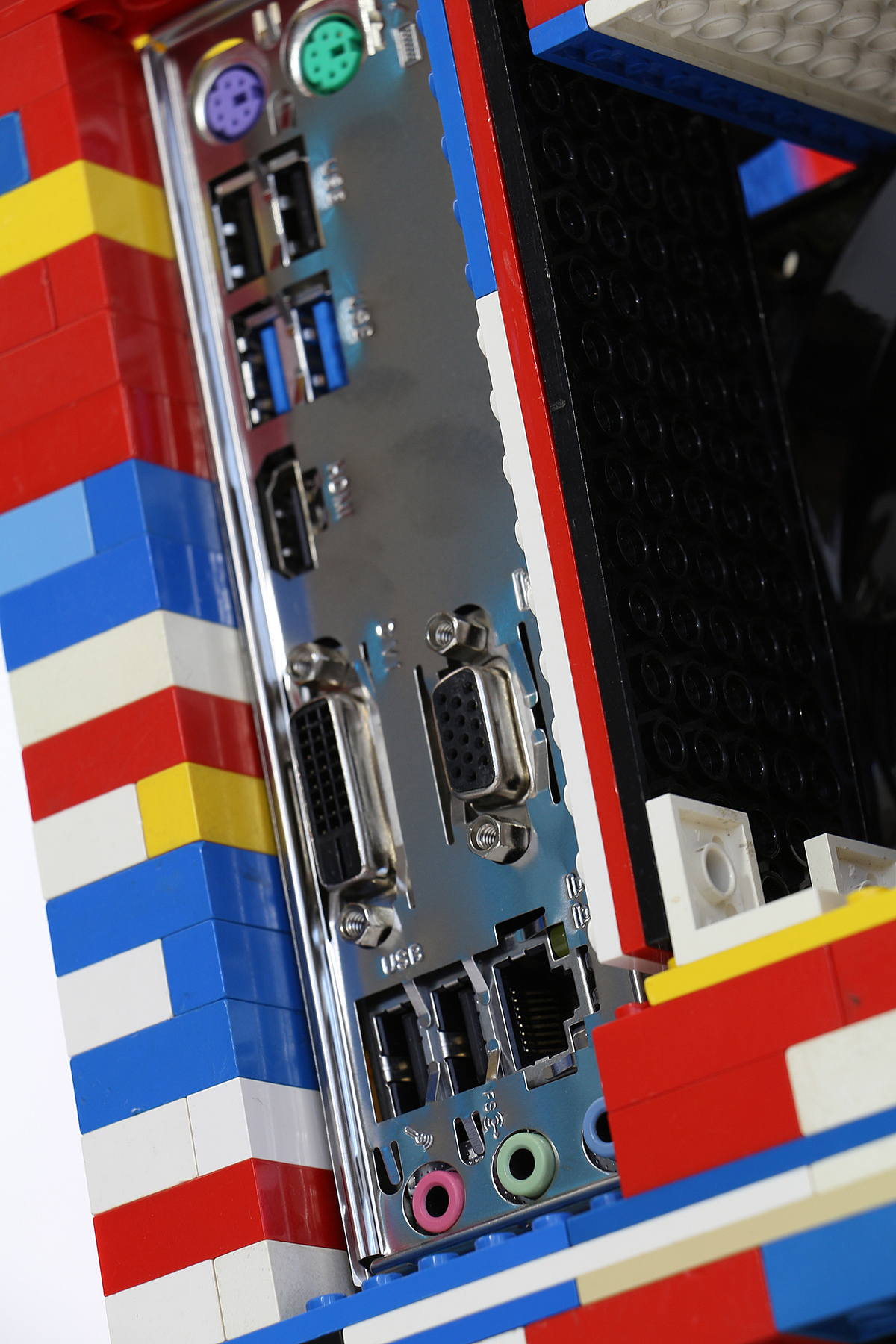 Lego PC——您能想象到乐高与电脑相结合的最终效果吗 - 普象网