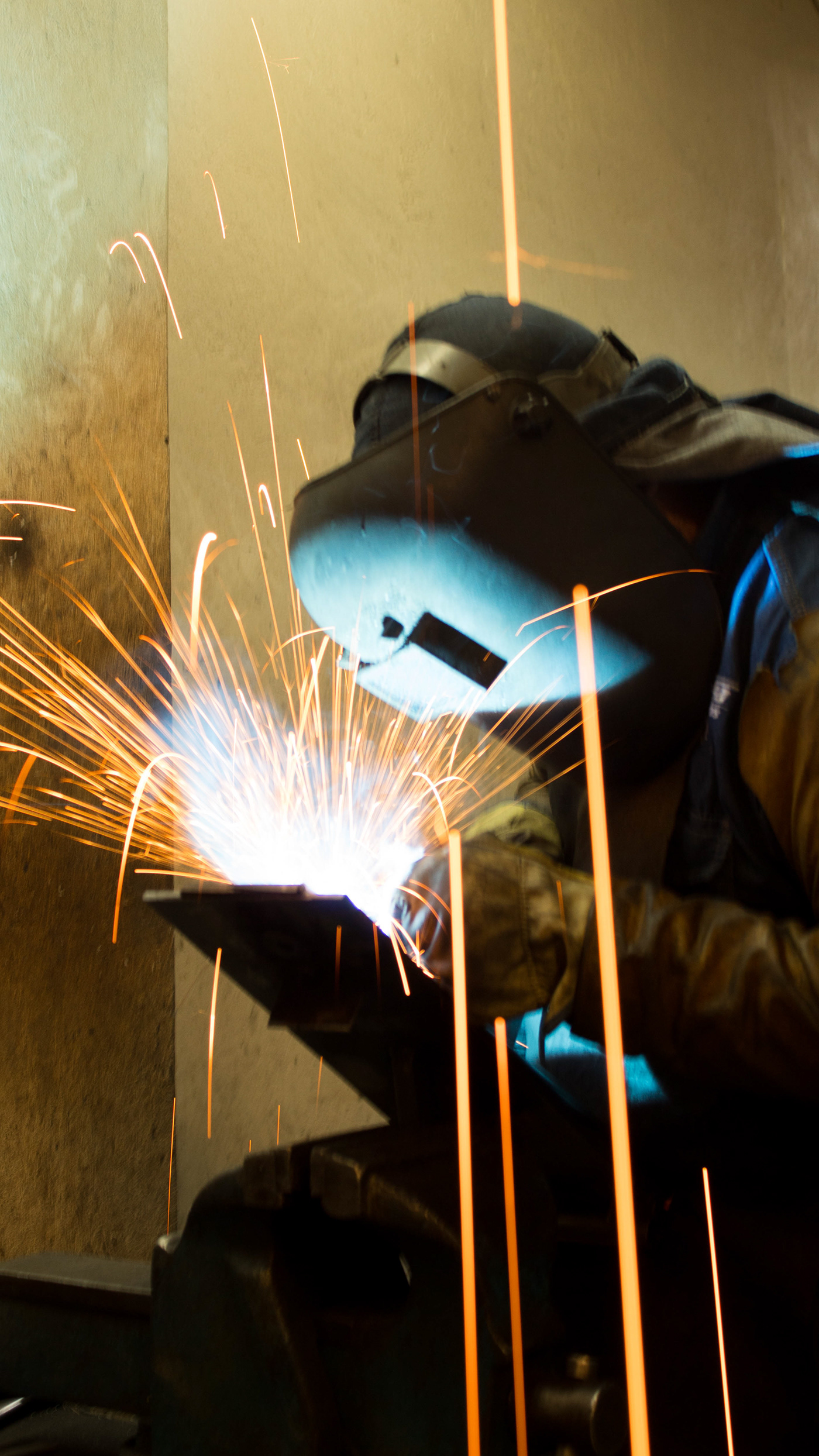 Welding boy - 普象网