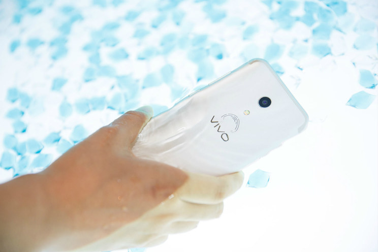 想不到，击败苹果三星，率先解锁手机黑科技的公司竟然是它！ - 普象网