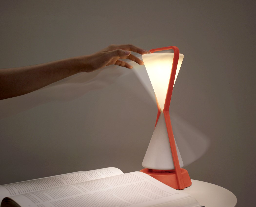 Hourglass-shaped table lamp helps you keep track of time using ambient ...