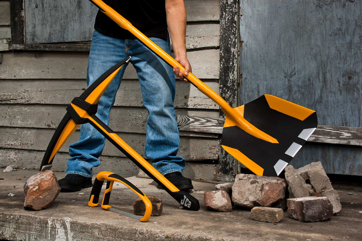 JCB Haiti relief tools - 普象网