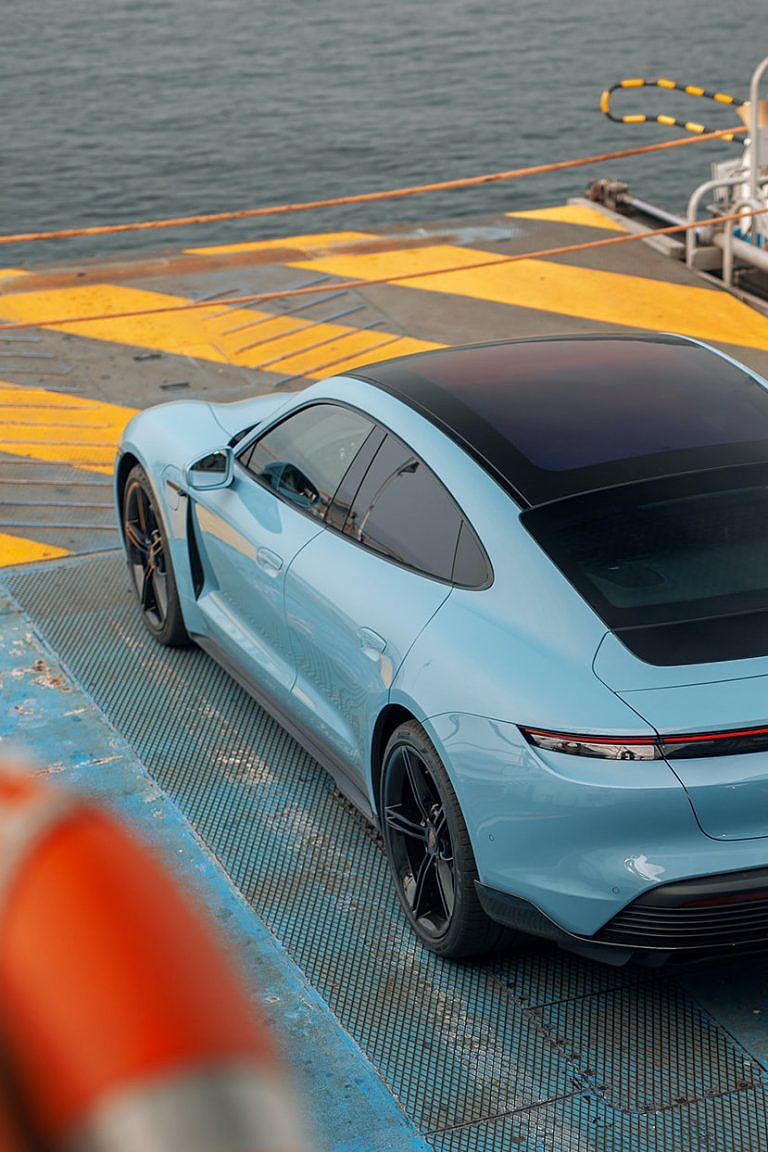 Blue Car High Contrast LED Light Material Break Part Line Porsche ...