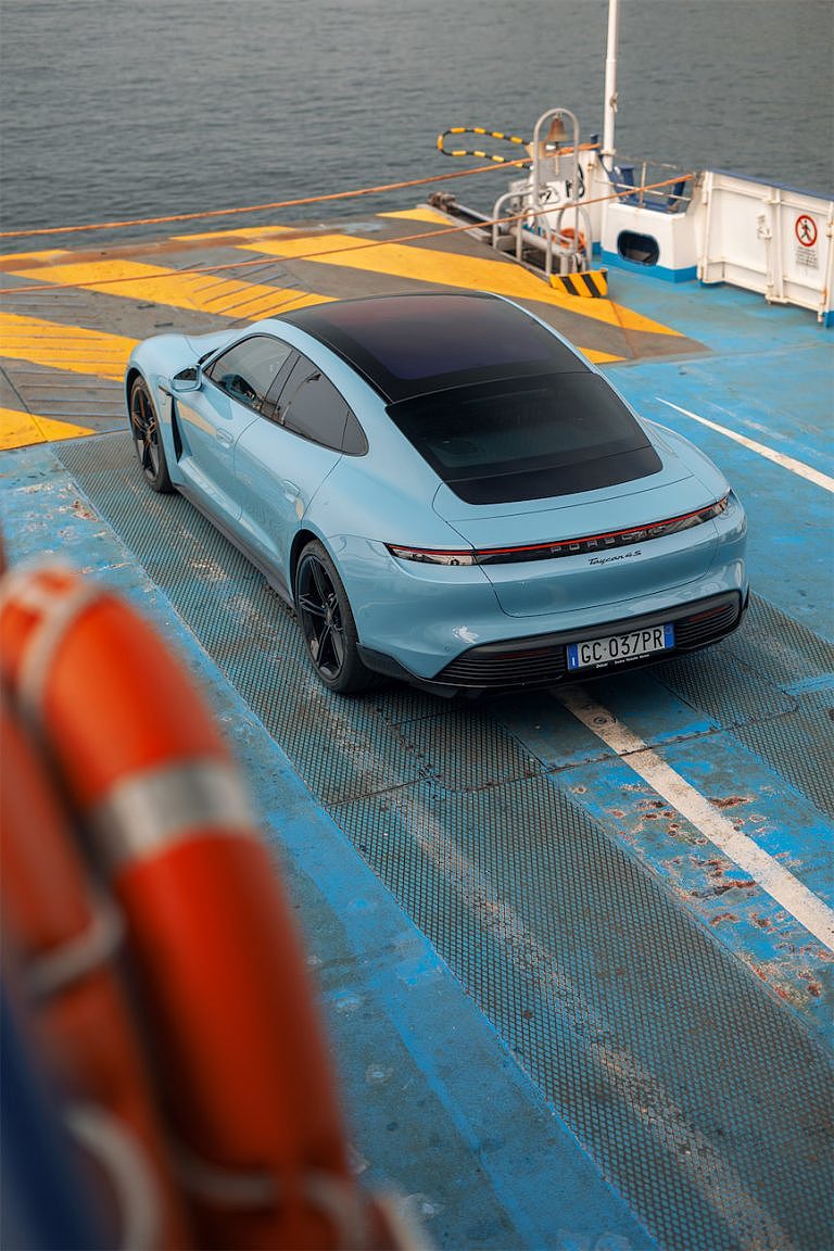 Blue Car High Contrast LED Light Material Break Part Line Porsche ...