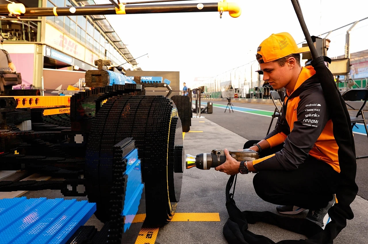 连迈凯伦车队都惊叹它！乐高版原尺寸F1赛车~ - 普象网