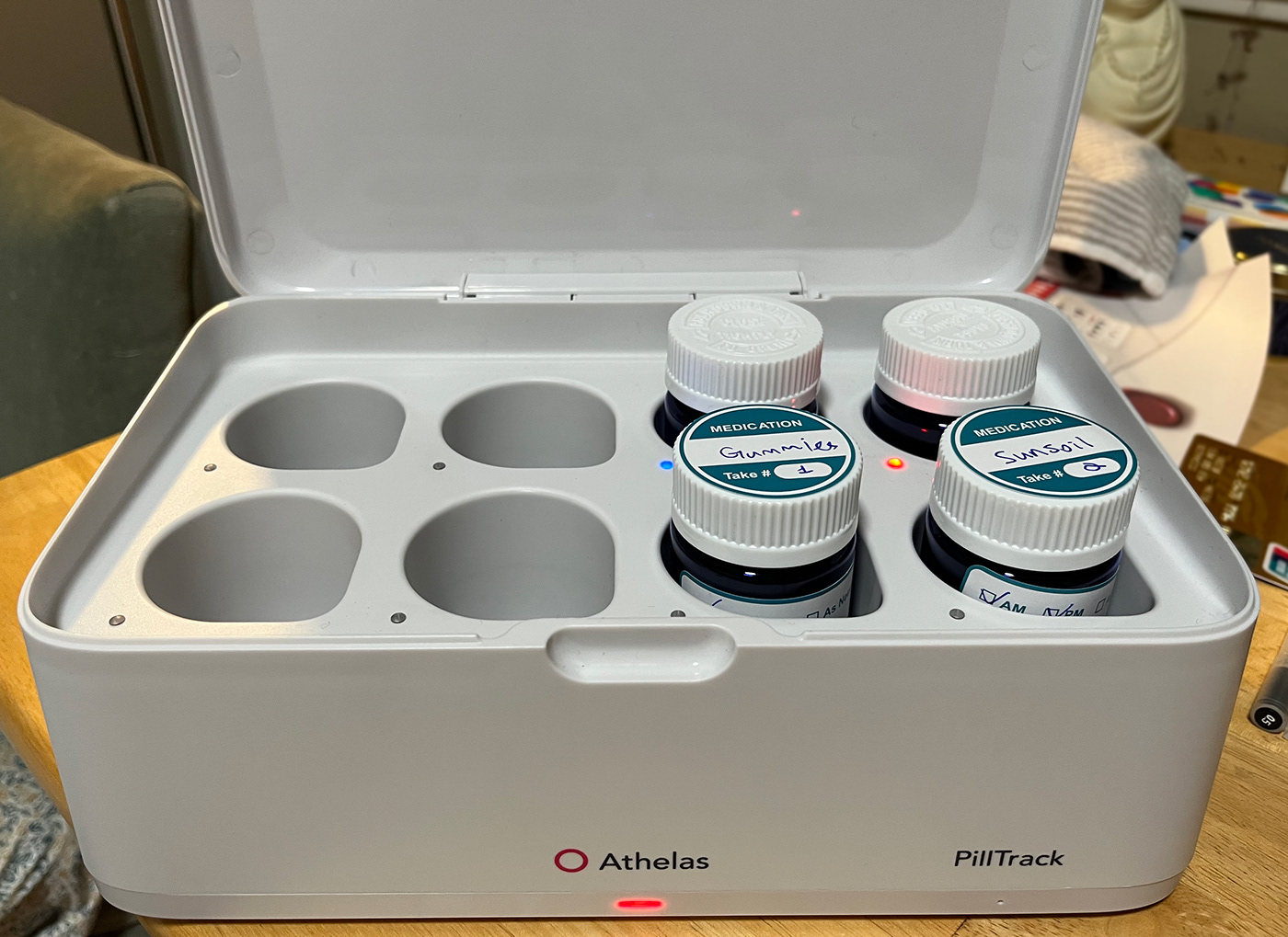 Athelas® PillTrack - 药物追踪装置电子工业设计! - 普象网