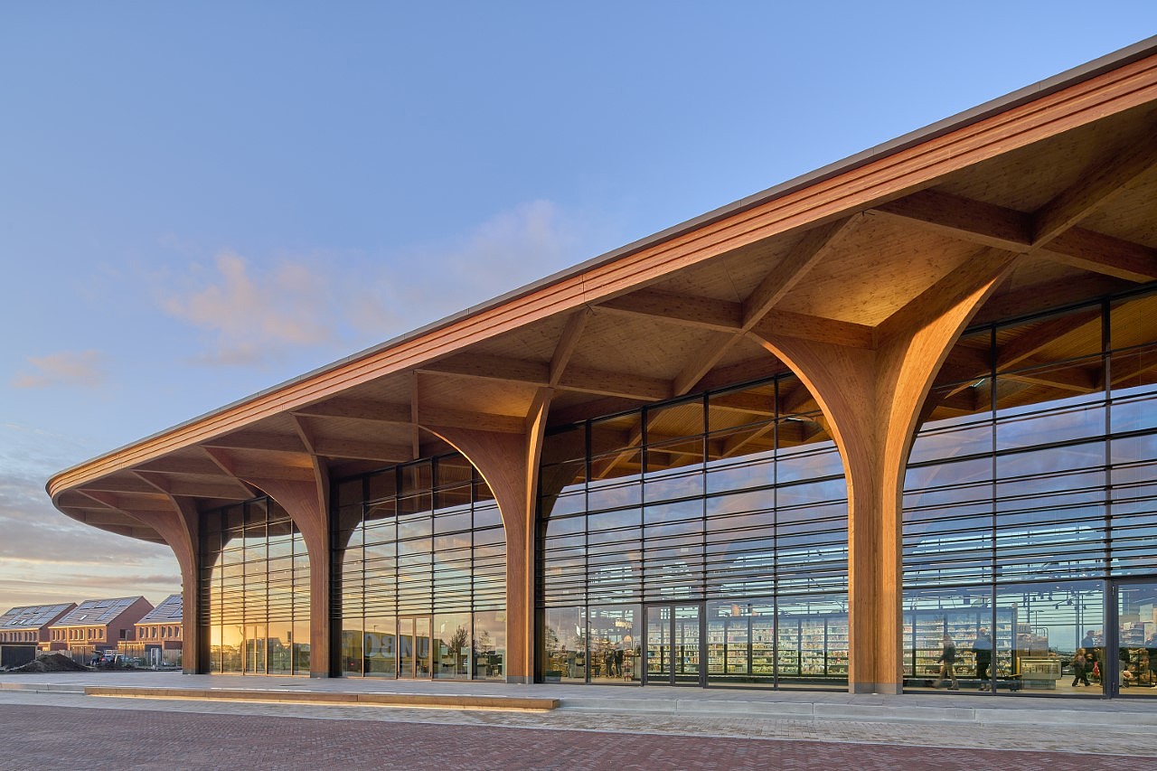 SuperHub纪念碑--灵感来自具有传奇色彩的大教堂 - 普象网