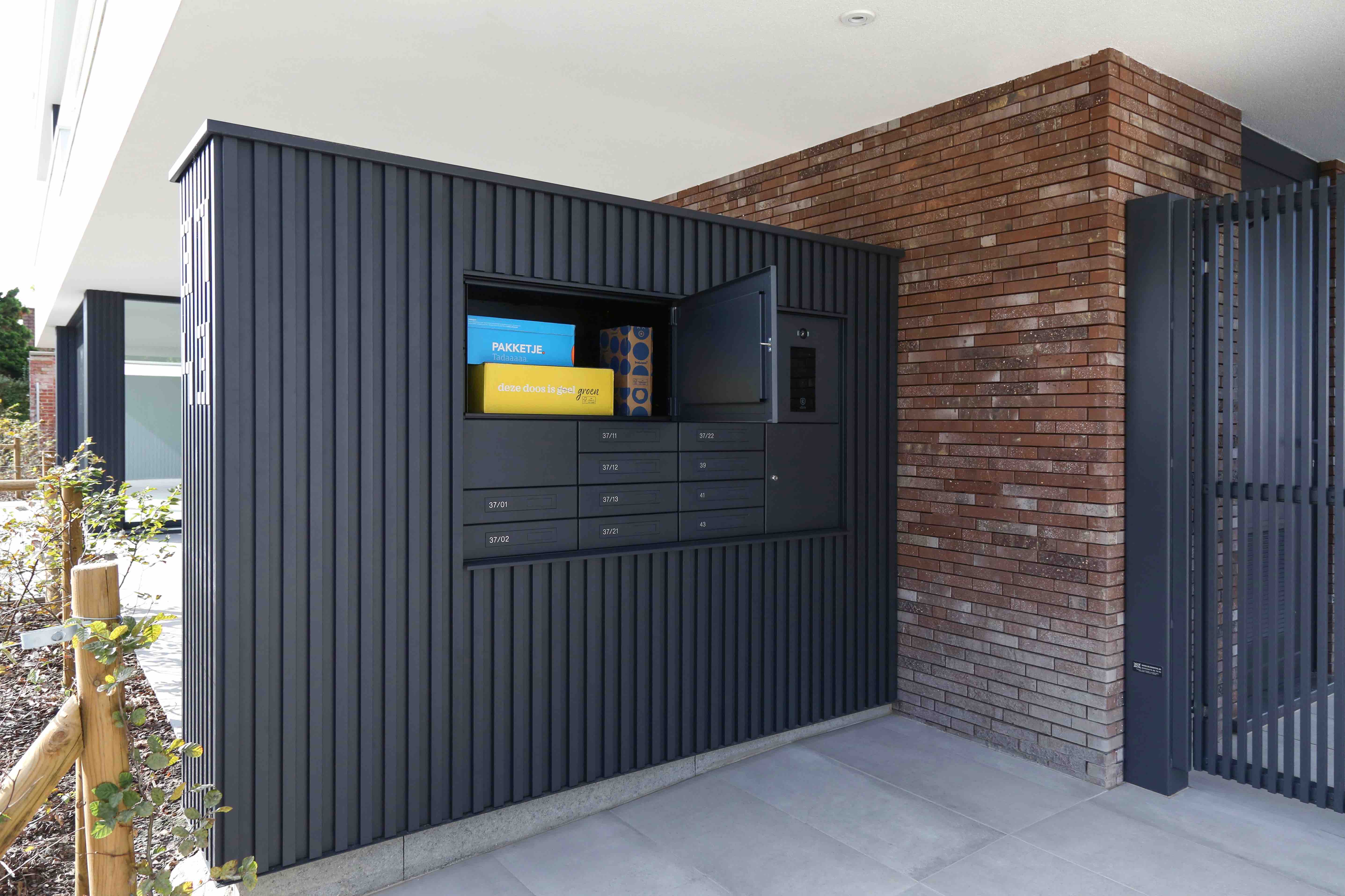 【2023年 iF设计奖】eSafe Wall - Parcel & mailbox solution - 普象网