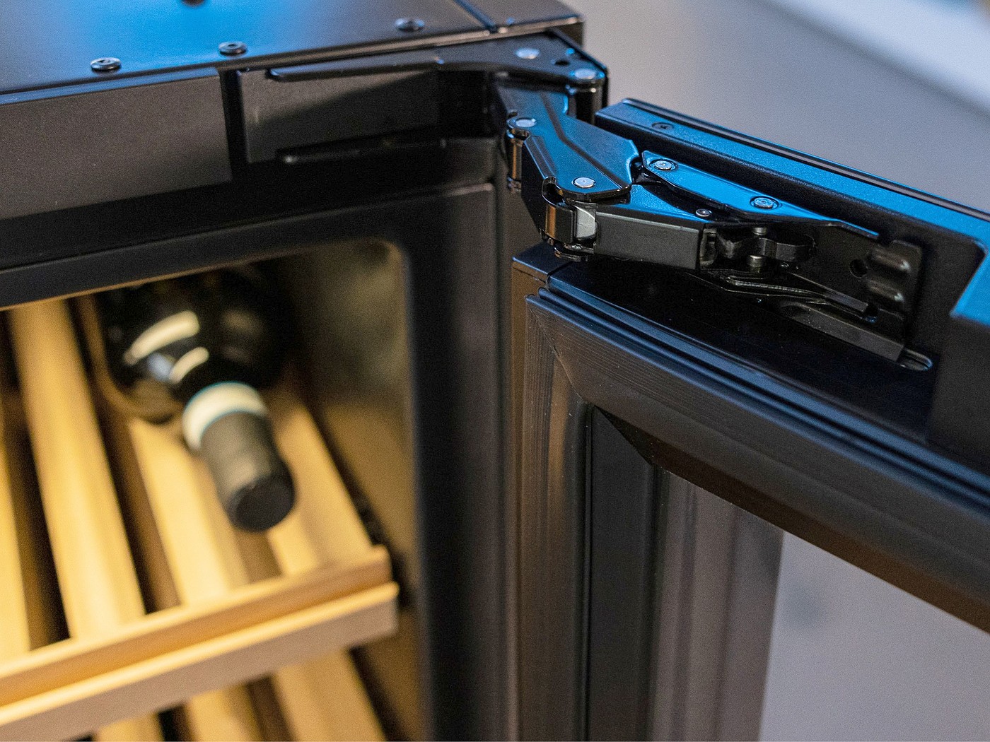 【2023年 iF设计奖】K 08 hinge for wine coolers - 普象网