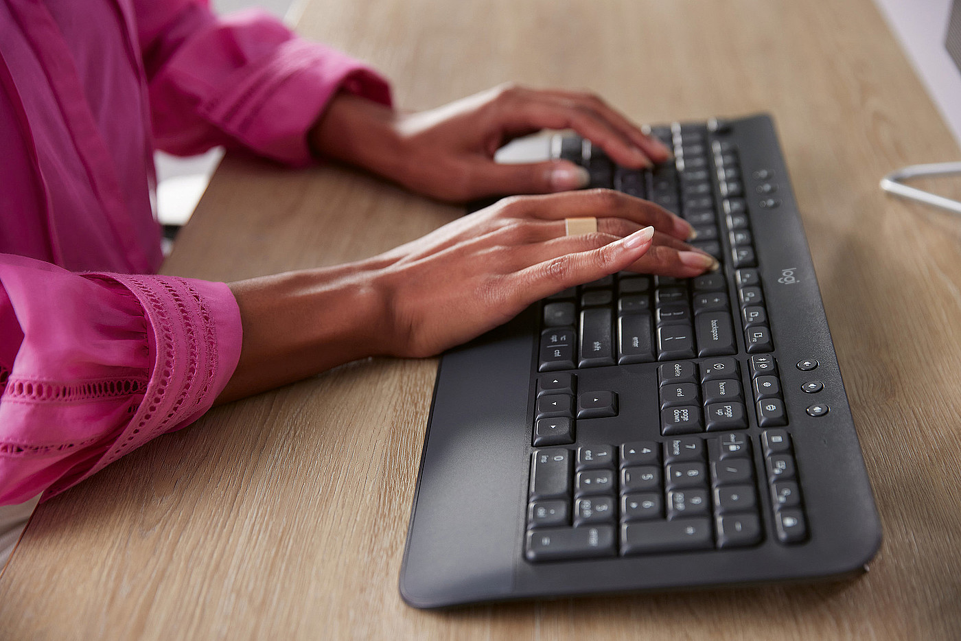 【2023 红点奖】Logitech Signature K650 / 无线键盘 - 普象网