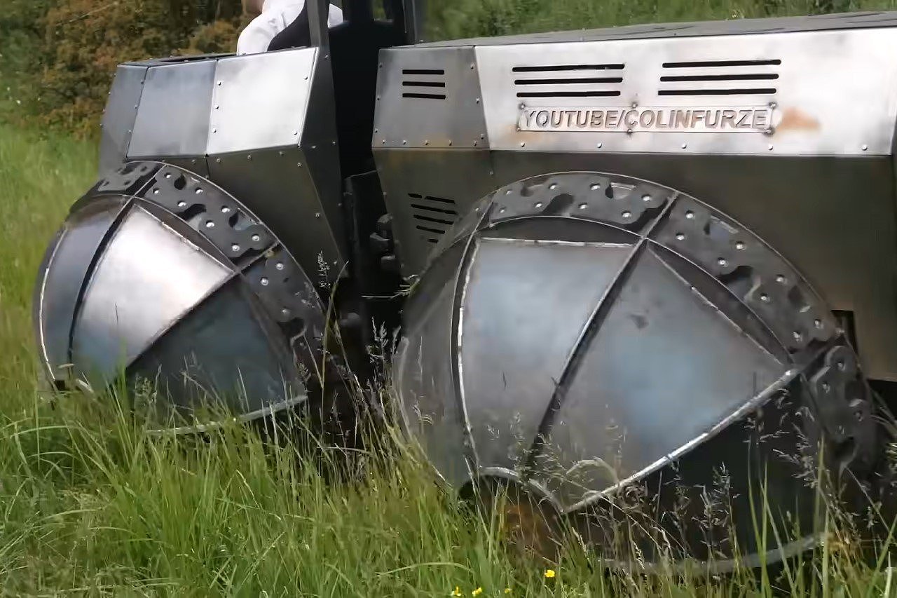 YOUTUBER建造了带有半球形轮子的全地形“犀牛坦克” - 普象网