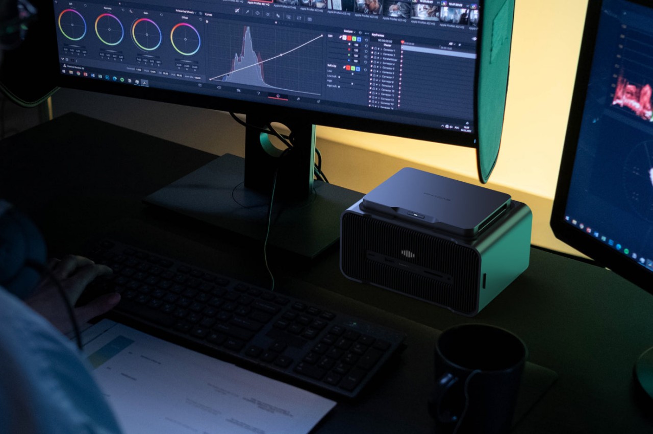 这台多功能迷你PC是如何根据需要变成笔记本电脑、台式机或游戏机的呢 - 普象网