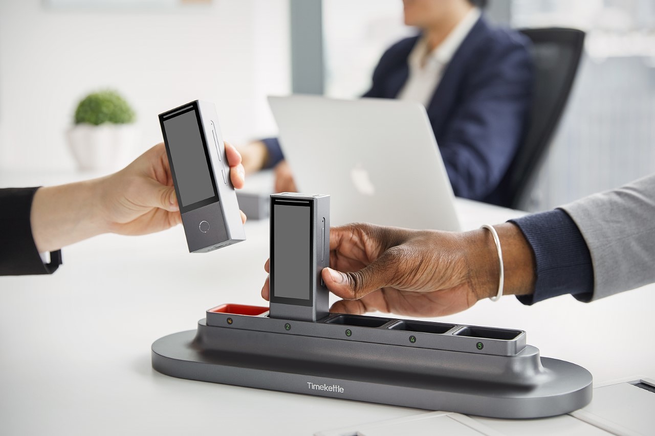 TIMEKETTLE翻译设备可以同时翻译5种不同语言 - 普象网