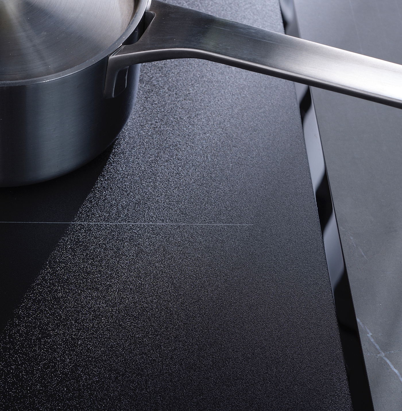 【2024年 iF设计奖】AEG XTM Combo 'Saphir Matt' - 普象网