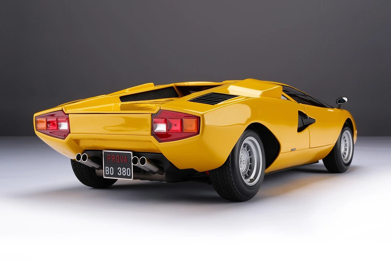 兰博基尼 COUNTACH LP400的1：8 比例模型 - 普象网