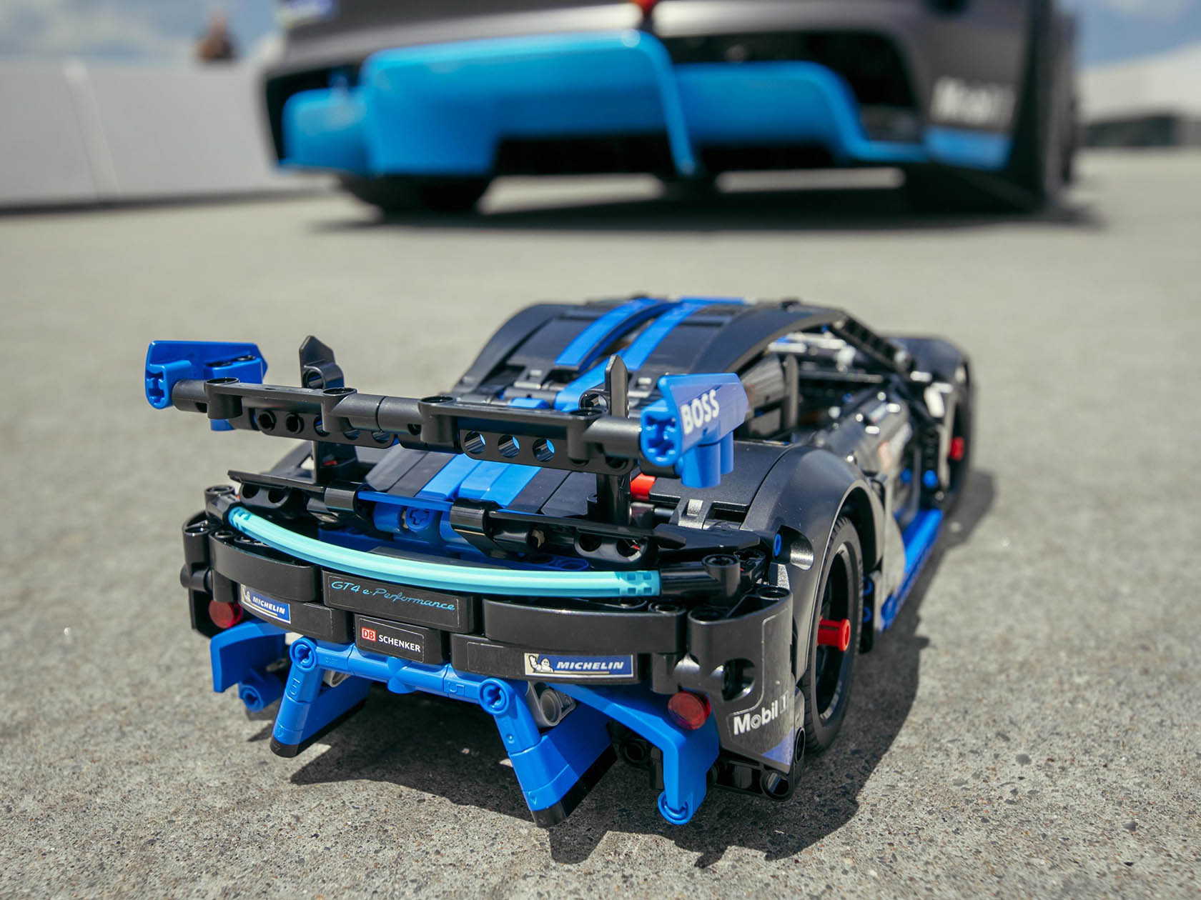 LEGO Porsche GT4，与小车迷近距离互动的特别体验！ - 普象网