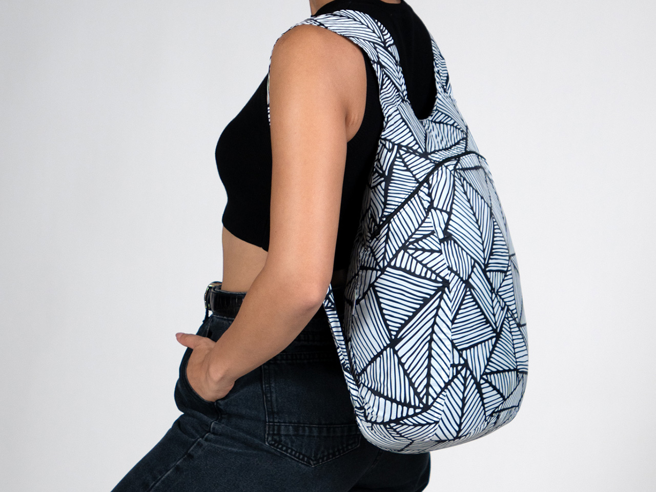 超级迷你的Nanobag Daypack背包，可折叠至翻盖手机大小！ - 普象网