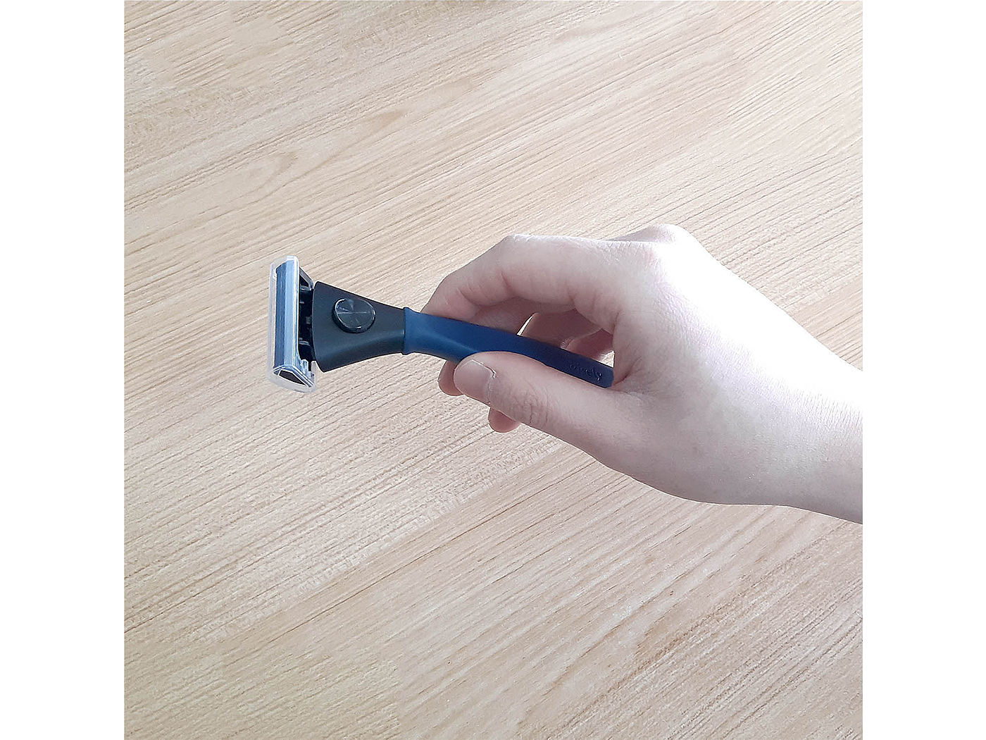 Wisely_shaving，卫生而智能的剃须刀 - 普象网